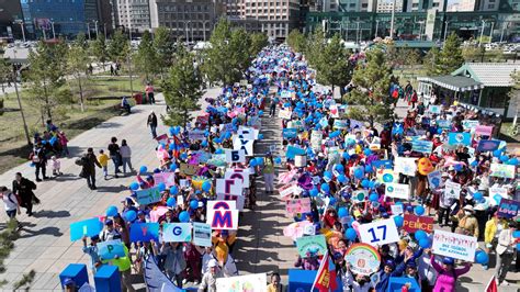 10 000 хүн “Монгол бахархал” энх тайвны алхалтад нэгдэж Үндэсний цэцэрлэгт хүрээлэнг дүүргэлээ