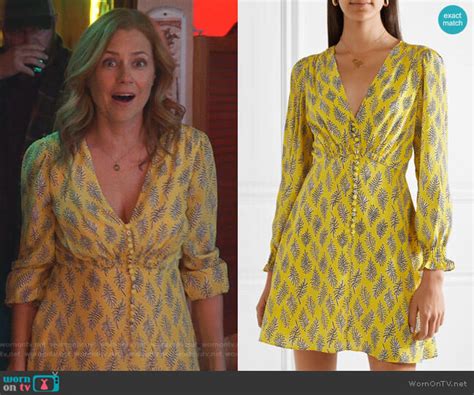 Wornontv Lenas Yellow Floral V Neck Dress On Splitting Up Together