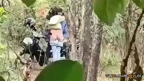 တောထဲမှာဆိုင်ကယ်ထောက်ပြီးဖုတ် Myanmar Sex Story