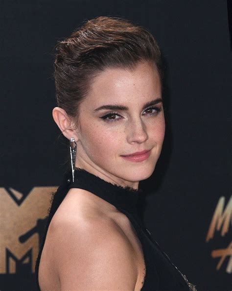 How To Get Emma Watsons Effortlessly Elegant Beauty Look