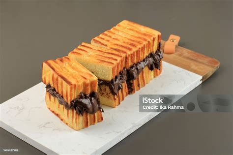 Roti Bakar 또는 토스트 빵 버터를 곁들인 다층 빵으로 만든 인도네시아 길거리 간식 반둥에 대한 스톡 사진 및 기타 이미지 Istock