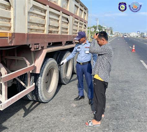 កម្លាំង សមត្ថកិច្ច ចម្រុះ ខេត្ត ព្រះសីហនុ បន្តចុះ រឹតបន្តឹងច្បាប់ស្តីពីចរាចរណ៍ផ្លូវគោក ចំពោះ