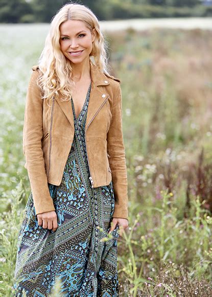 Amanda R Models Plus