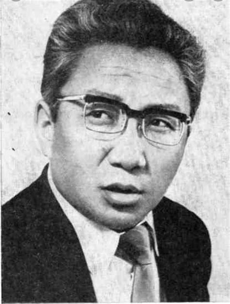 Монголын зохиолчдын товч намтар 8 Сэнгийн Эрдэнэ Тэрээр Хэнтий аймгийн Биндэр суманд 1929 оны