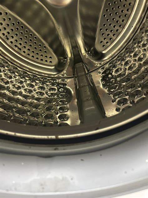 세탁기 돌렸는데 검은색 이물질이 많이 묻어나오는데 뭐죠 지식in