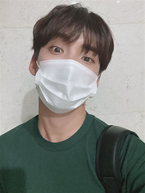 A C E on Twitter 에이스 준 초이들 오늘 하루 이래저래 정신 없는 하루였죠 오늘도 그냥 고맙고 얼른 멋있는 모습으로 많이 웃게 해