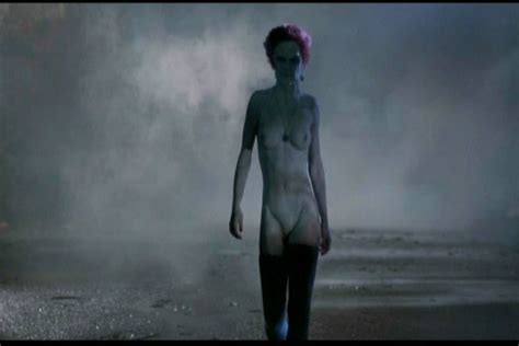 Naked Linnea Quigley In The Return Of The Living Dead