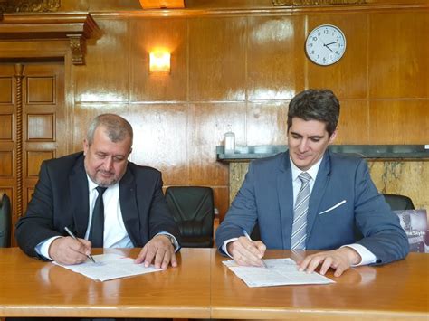 Служителите на летище София с нови униформи Акценти от програмата