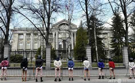 ロシア兵のウクライナ女性集団レイプに抗議 フィンランド 写真3枚 国際ニュース：afpbb News