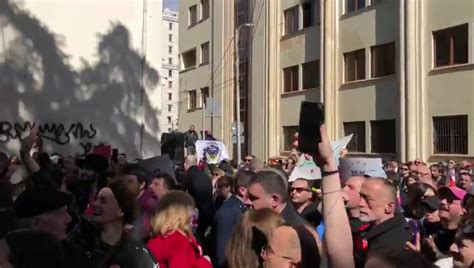 სტრატეგია აღმაშენებლის ლიდერს გიორგი ვაშაძეს პარლამენტთან მიმდინარე