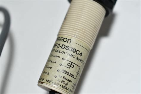 Omron E3f2 Ds30c4 Reflective Diffuse Optical Sensor 11811 300mm Omron E3f2 Ds30c4 Reflective Diffuse Optical Sensor 11811 300mm