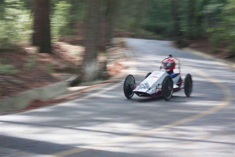 Gravity Race Car Mesa De Las Tablas Ser Testigo Del V Nculo Entre La Creatividad Un Ambiente