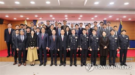 기념 촬영하는 김종욱 해양경찰청장 연합뉴스