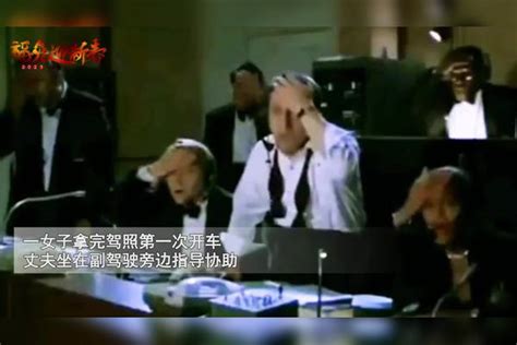 妻子拿完驾照开车上路，丈夫坐副驾驶暴躁指挥，最后两人双双崩溃