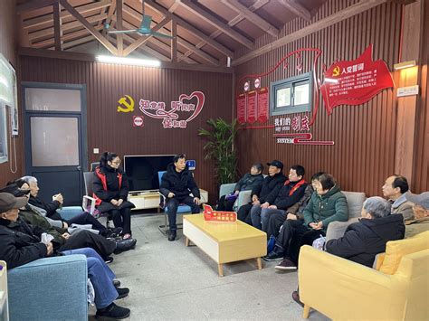 和平路街道金湖社区组织开展“便民休闲座椅”民主协商议事会议今日镇江
