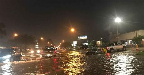 කොළඹට මහ වැසි මාර්ග ජලයෙන් යටවෙයි පාරවල් හිරවෙයි