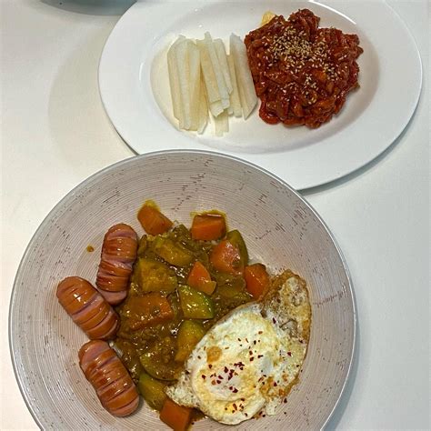 윤가네 정육점🥢 다짐육으로 코코넛밀크 카레 만들기🥥🥕 다짐육 듬뿍 넣고 카레 만들면 Jmt 작게 씹히는 고기들 식감 너무 좋아요💚 그 외 파스타 패티 등 여러가지