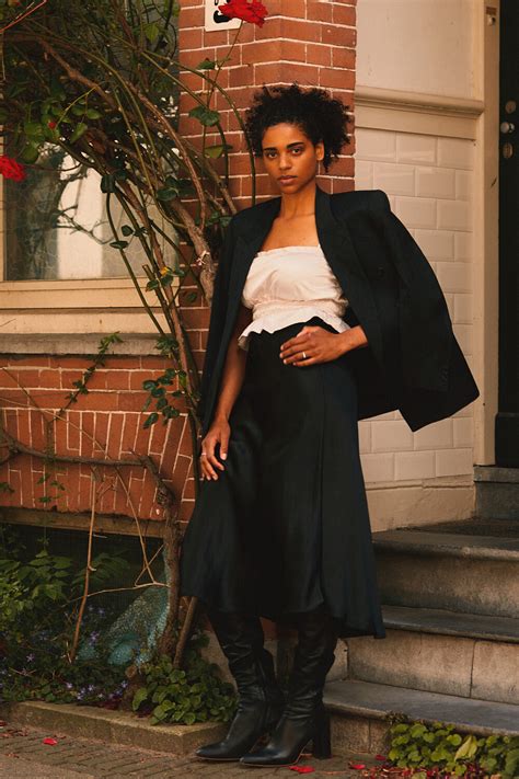 Amanda V 2r Model Management