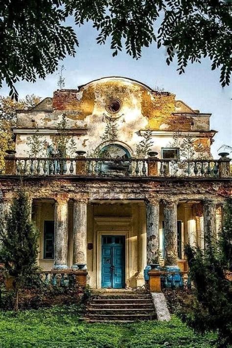 Pin by Maurice Oudhoff on Abandoned and Forgotten | Old abandoned ...