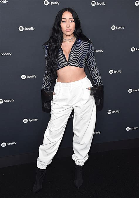 Celebrities Wearing Crop Tops See Photos Hollywood Life