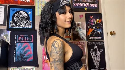Kitsune Foreplay Kitsunes Stinky Squats Face Farts Manyvids