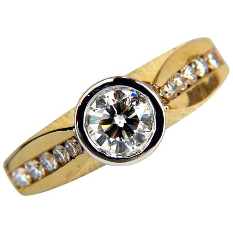 120 Carat Flush Mount Round Brilliant Diamonds Ring 18 Karat Gvs For