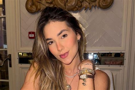 Virginia Fonseca Posa Nua Em Paris E Atiça Seguidores