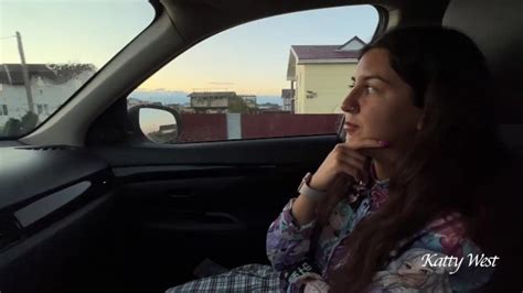 Я её подвез и развел на секс в машине