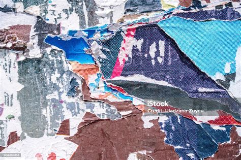 거리 벽에 오래 된 포스터에 찢어진 종이 콜라주 배경 찢어진 종이의 질감과 표면 0명에 대한 스톡 사진 및 기타 이미지 0명 간판 거리 Istock