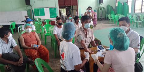 သံဖြူဇရပ်မြို့နယ်တွင် အသက် ၅၅ နှစ်အထက်ပြည်သူများအား ကိုဗစ် ၁၉ ရောဂါကာကွယ် ဆေးကိုနဝမမြောက်နေ့ အဖ