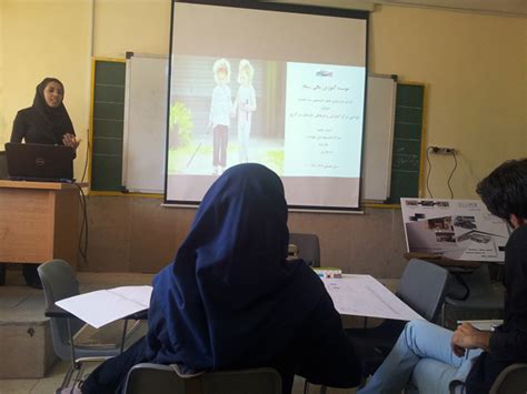 جلسه دفاعیه از پایان نامه مقطع کارشناسی دانشجویان معماری