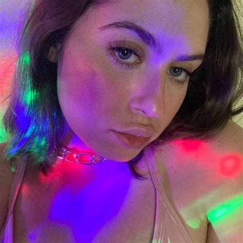 Rubysmit主播：免费直播性爱表演和聊天 Stripchat