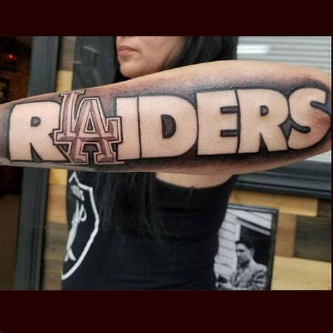 Pin By Hugh Jazz On Tattoo U Raiders Tattoos Girl Tattoos Tattoos
