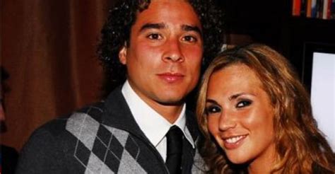 Memo Ochoa Arma Revuelo En Prensa Del Corazón En Brasil La Estacion