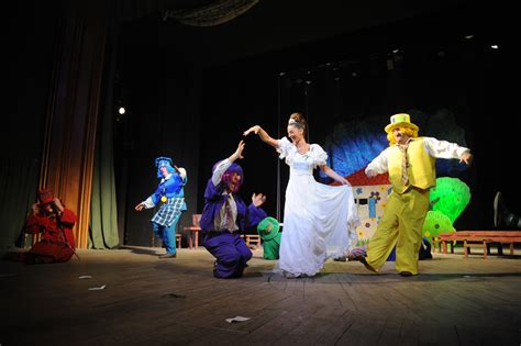 ფიფქია და შვიდი ჯუჯა 2013 წ