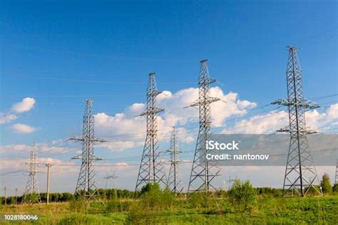 전력 라인 그리고 푸른 하늘에 대 한 파일입니다 전력 및 에너지 개념입니다 활력에 대한 스톡 사진 및 기타 이미지 활력 연료 및 전력 생산 0명 Istock