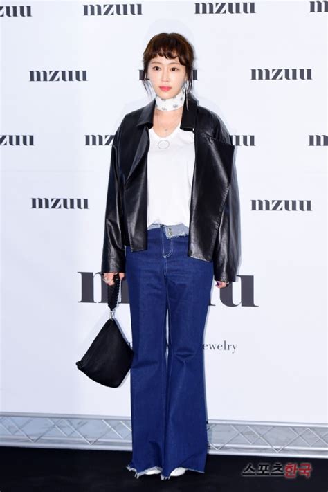 강예원 복고풍 헤어스타일