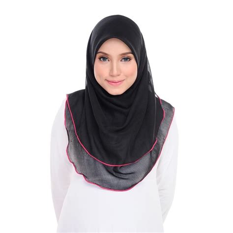 Tudung Bawal Maira Ruffle Black Pink Benang Hijau