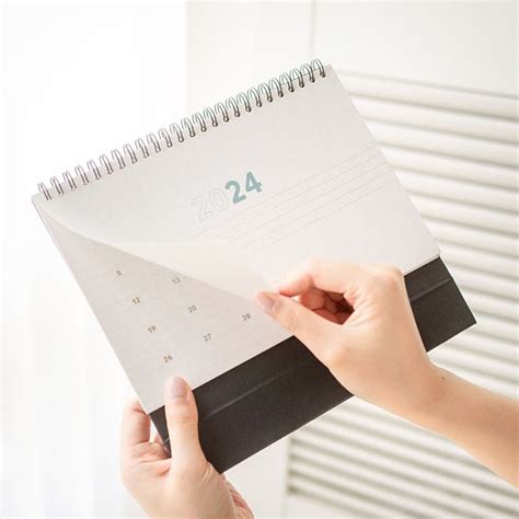 바이풀디자인 금쪽같은 휴일 데스크 캘린더 미디움 2024년 감도 깊은 취향 셀렉트샵 29cm