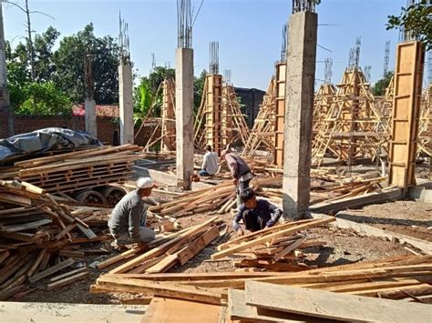 28 Tiang Telah Selesai Di Cor Dan Papan Cor Dibuka Kembali Badan