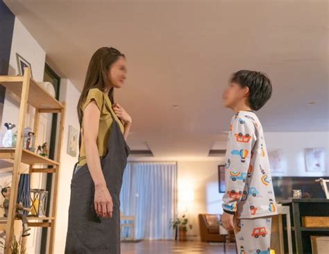 Đi làm về tôi thảng thốt khi thấy chị dâu cùng 2 cháu đứng trước cổng nhà đợi cả tiếng đồng hồ