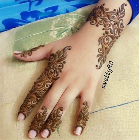 Beautiful Henna Design On Hand Bail Mehendi Designs Mehdi Degine