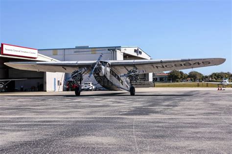 A 1929 Ford 4ate Trimotoriskt Flygplan Redaktionell Arkivfoto Bild Av Gammalt Flygplan 221081068