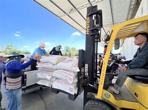 ศวม ขอนแก่น ส่งมอบเมล็ดพันธุ์ถั่วเหลือง พันธุ์สจ 5 ชั้นพันธุ์ขยาย และถั่วลิสง พันธุ์ไทนาน9 ชั้น