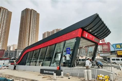 西安地铁口造型被吐槽“像棺材” ，当地：借鉴了秦始皇冠冕造型方案咸阳市设计