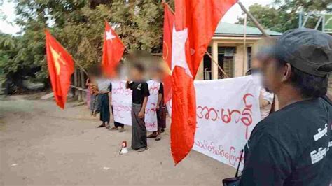 ယင်းမာပင်တွင် သပိတ်စစ်ကြောင်း ၂ ခု ပေါင်း၍ စစ်အာဏာရှင်ကျရှုံးရေး ဆန္ဒပြ Khit Thit Media