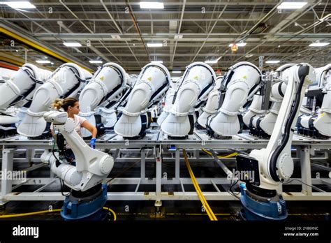 Intelligent Robotic Arm System Revolutionizing Smart Factory Production