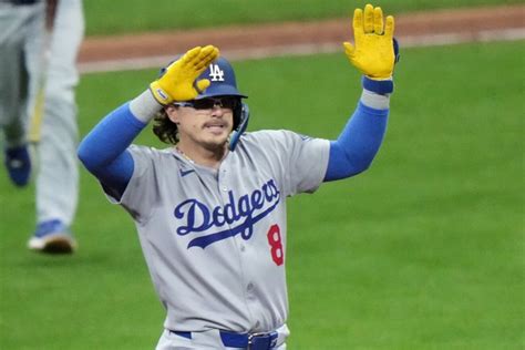 Enrique Hernández Net Worth How Much Money Has He Made In His Mlb