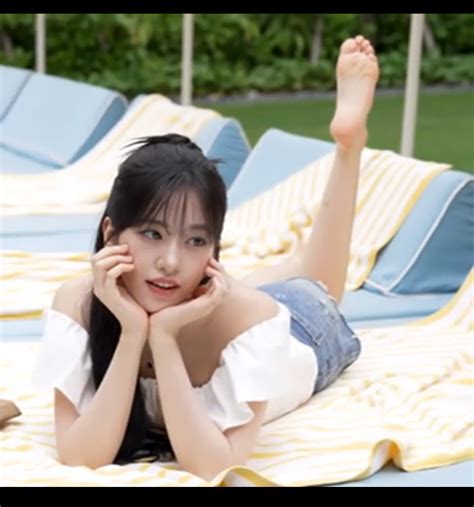 Yu Jin Ahns Feet