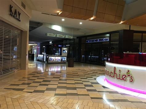Westfield Oakridge Mall San Jose Ca Where Fashion Meets